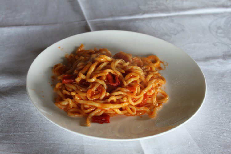 one of the reason to visit Italy is wine and food: read about Pici pasta